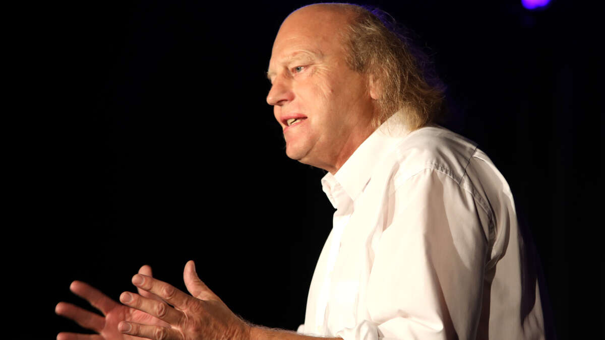 Arnulf Rating aus Berlin: Kabarett im Güterschuppen in Westerstede