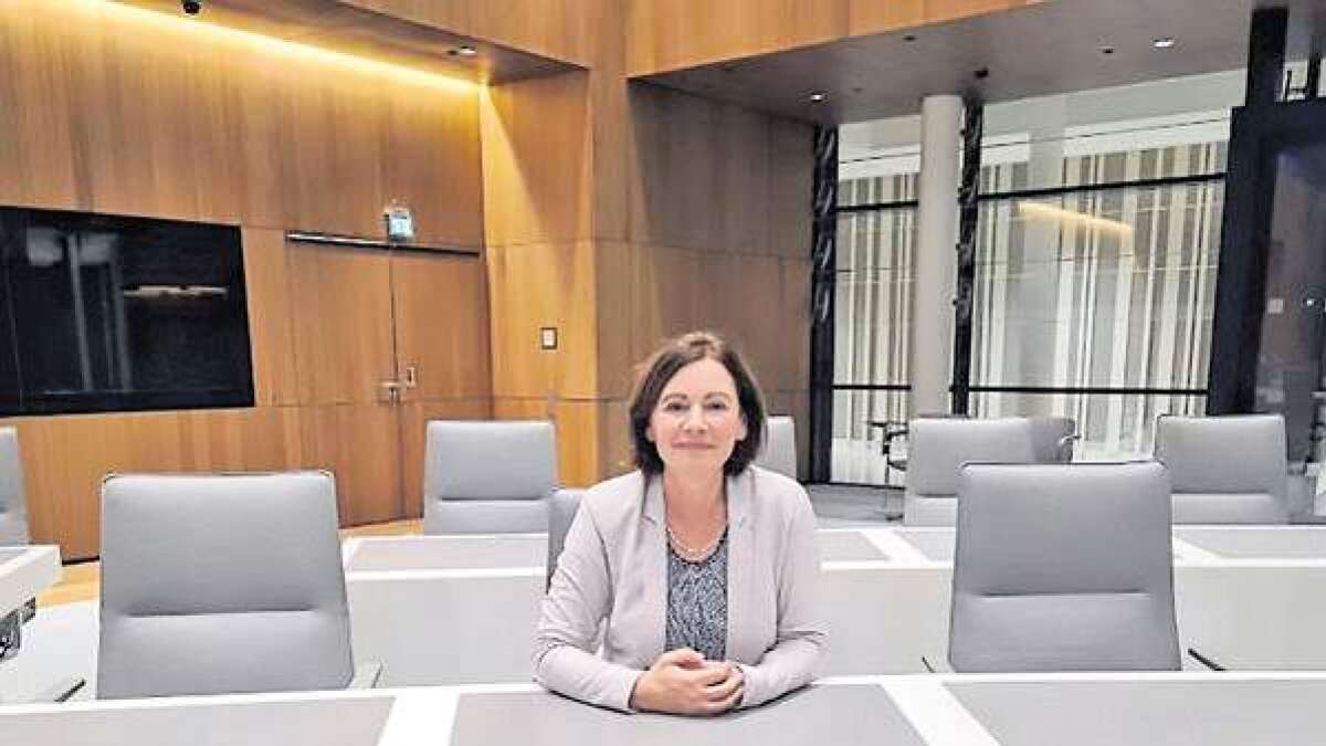 Landtag Niedersachsen: Karin Emken (SPD) aus Esens ist für den ...