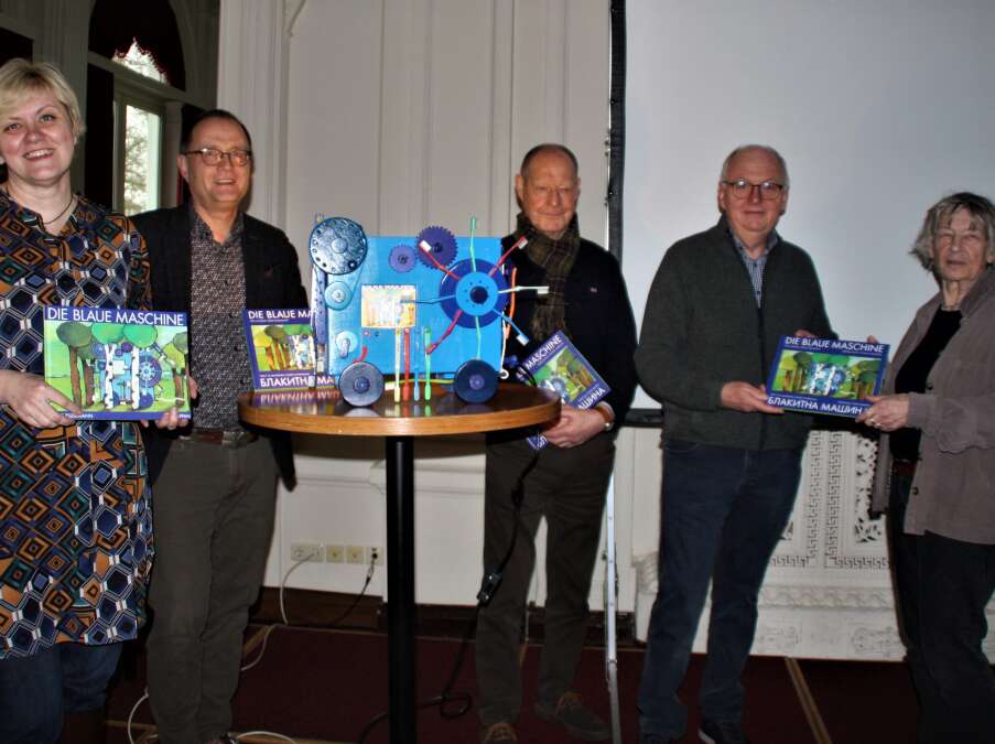 Erwin Roeske-Stiftung: Bilderbuch „Die blaue Maschine“ von Heike ...