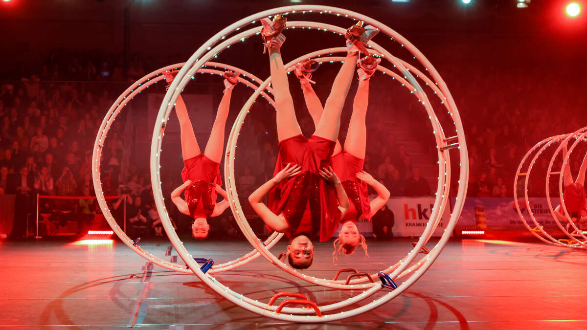 Ostfriesische Turnshow: Fünf Emder Gruppen verzaubern über 2000 ...