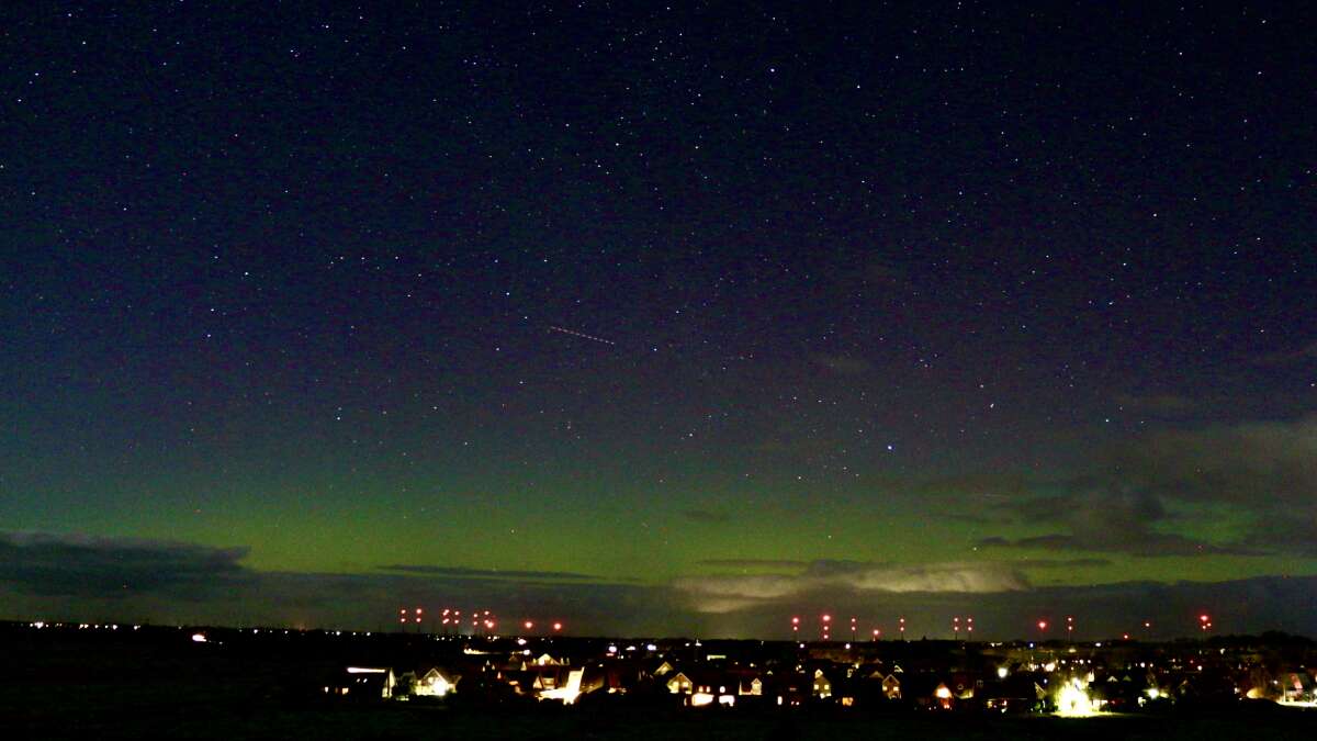 Polarlichter in Emden: Grünes Leuchten am Himmel über Conrebbersweg