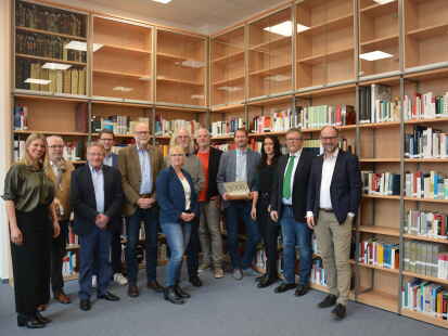 Spendeninitiative in Jever: Bibliothek des Mariengymnasiums erhält dank ...