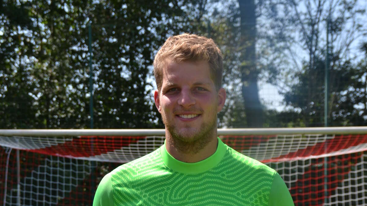 Fußball-Testspiel: Elstens Keeper Michael Lamping pariert zwei Elfmeter