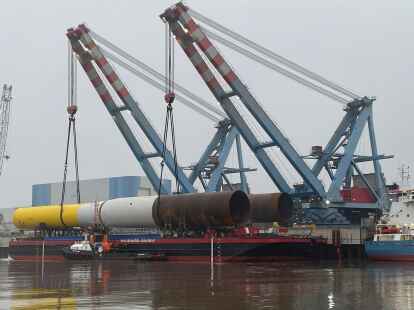 Steelwind Nordenham: Erste Stahlfundamente für Ørsted-Windpark Gode Wind 3 verschifft