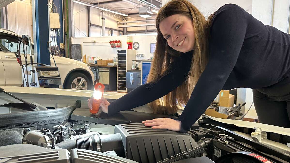 Weltfrauentag in Friesoythe: Kfz-Mechatronikerin Lea Lohmann ist auf dem Weg zur Meisterin