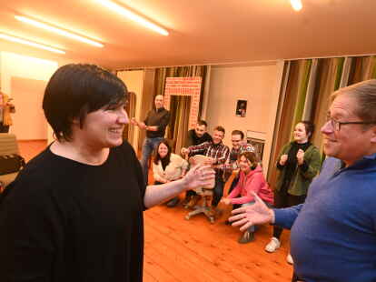 „Rock op Platt“: Rock Revue feiert niederdeutsche Premiere am NTD ...