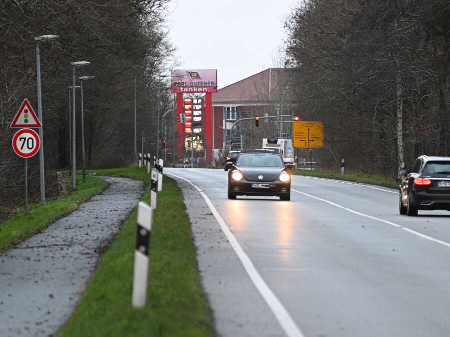 Bauarbeiten auf der B72 zwishen Norden und Georgsheil erfordern viele ...