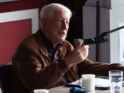 Carl Osterwald: Zeitzeuge berichtet in Esens vom Zweiten Weltkrieg