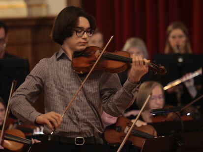 Konzert in Oldenburg: Kanadier Emrik Revermann mit Sinfonieorchester ...