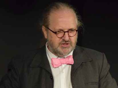 Jahnhalle Nordenham: Friedo Stucke rezitiert Rainer Maria Rilke