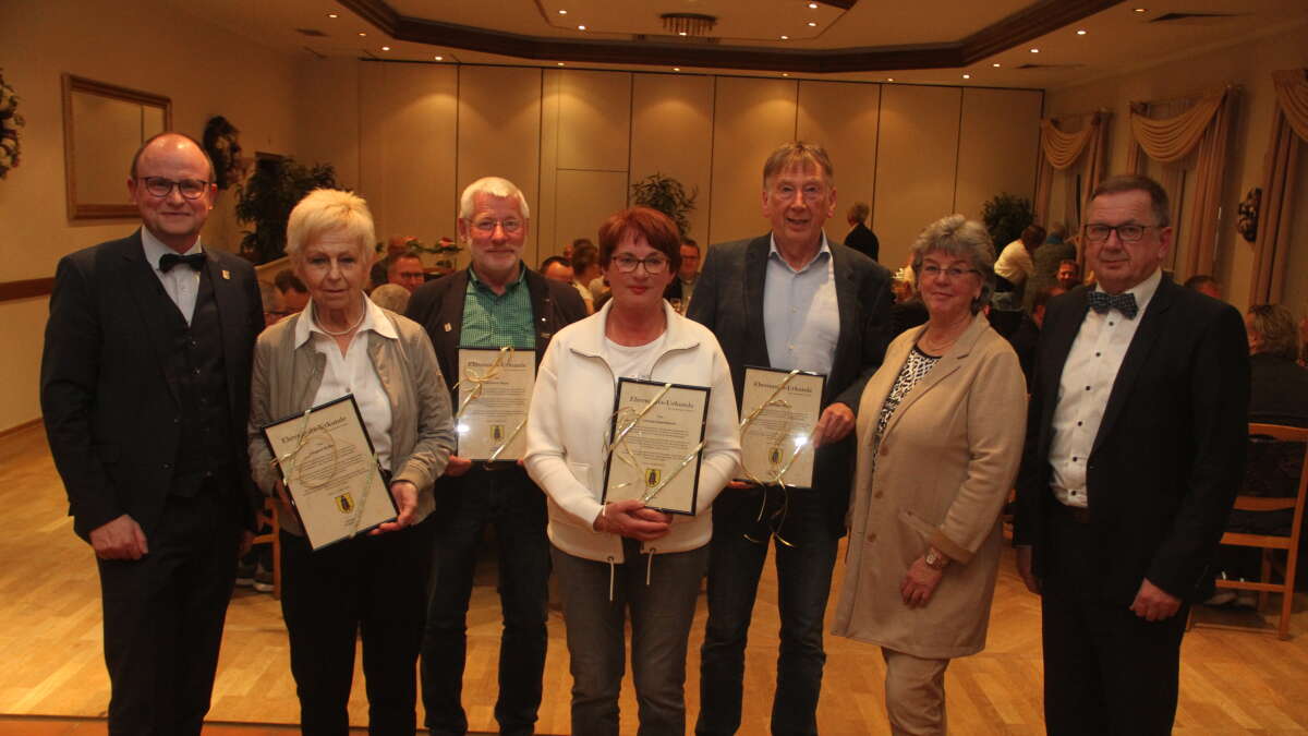Gemeinde Garrel ehrt Engagement: Irmgard Rolfes, Hermann Heyer, Christa Dwertmann und Ludger ...