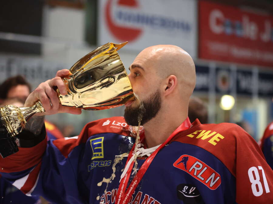 Eishockey: ECW Sande feiert Meisterschaft
