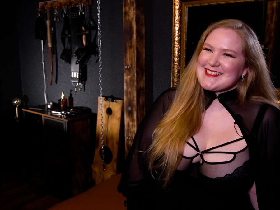 Domina aus Oldenburg im Interview: Warum Adeline Blossom sich für den Beruf Domina entschieden hat