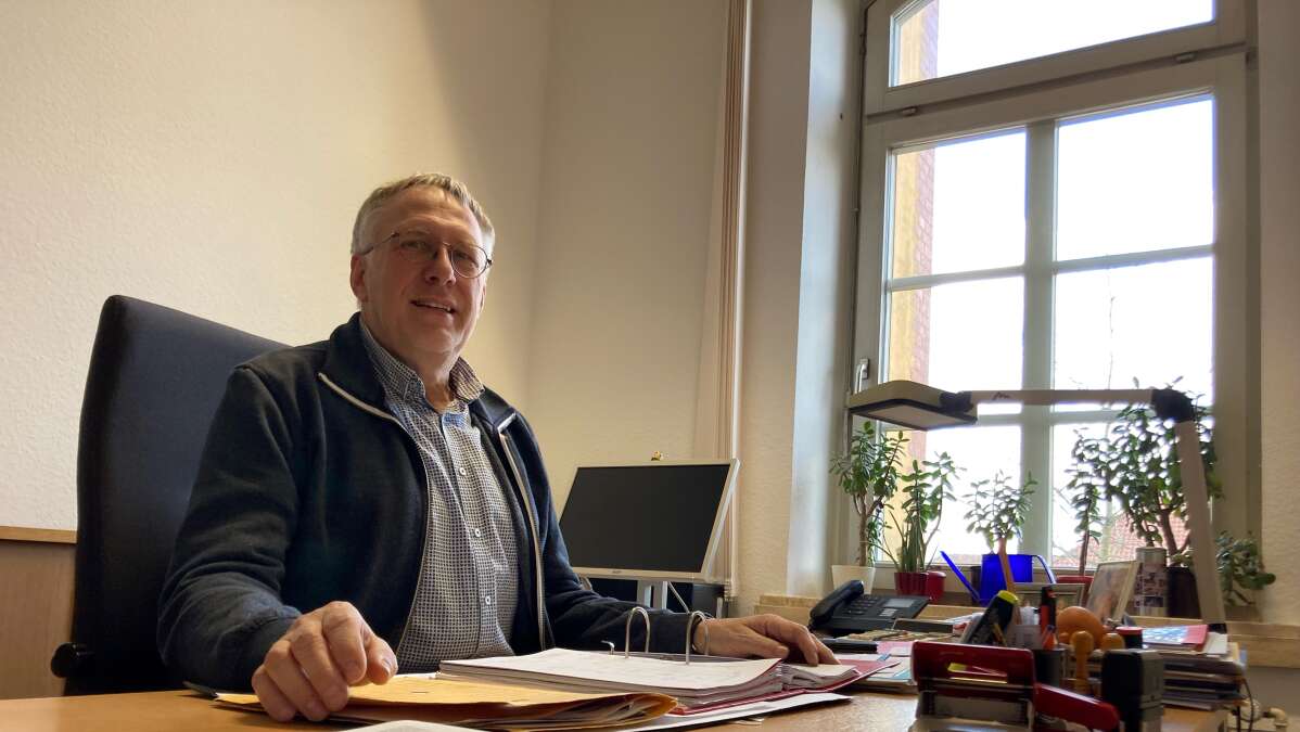 50 Jahre Verwaltung in Oldenburg: Karl-Heinz Otten feiert seltenes ...