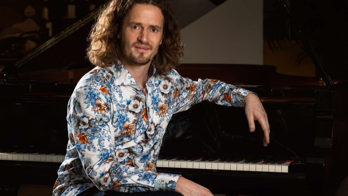 Konzert mit Roon Staal in Leer in der Mennonitenkirche