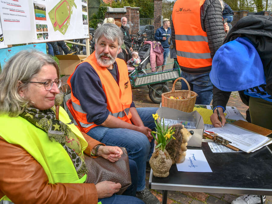 Waldstadion in Varel: Hunderte Besucher bei Bürgerfest
