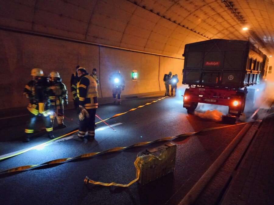 Wesertunnel wegen Wartungsarbeiten gesperrt – Verkehrsbehinderungen auf der Bundesstraße 437