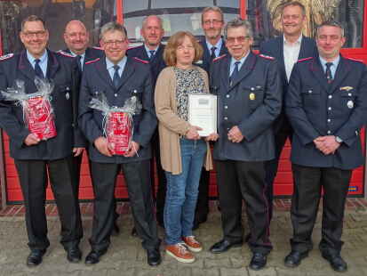 Freiwillige Feuerwehr Torsholt: Friedrich Ahrenholtz 50 Jahre im Amt ...