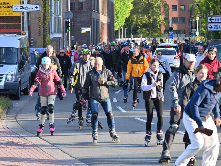Inliner-Tour in Oldenburg: Bilder vom gelungenen Saisonstart auf Skates