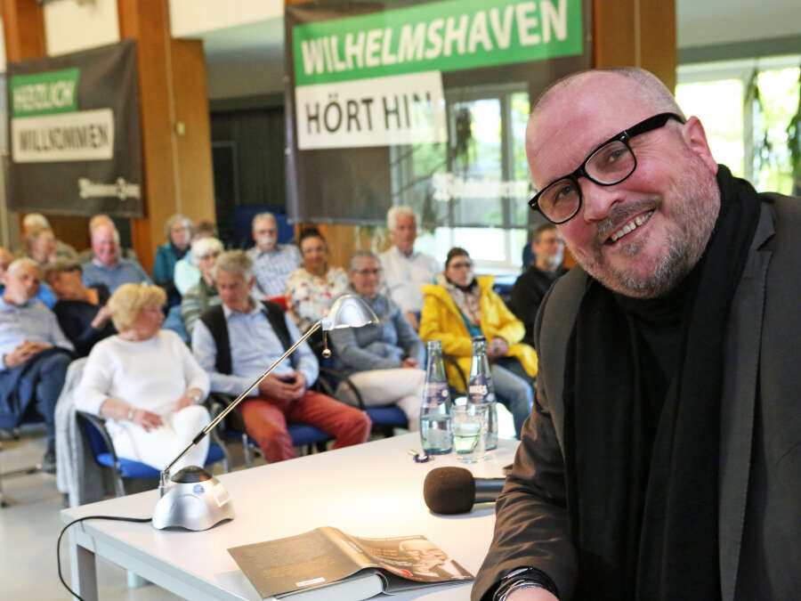 Autor Tim Pröse erzählt in Wilhelmshaven die bewegende Lebensgeschichte ...