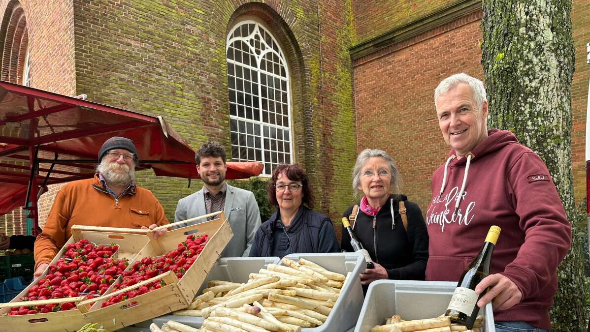 Wochenmarkt in Esens: Alfred Iken startet Format „Mahlzeit“ mit regionalen Produkten rund um die ...
