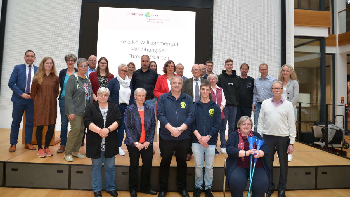 Feierliche Verleihung: 20 Ehrenamtskarten im Landkreis Leer verliehen
