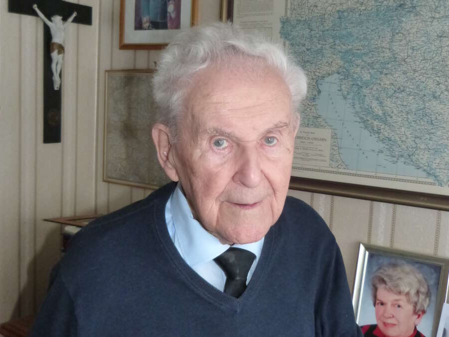 Kurt Schmidt aus Wilhelmshaven feiert seinen 95. Geburtstag