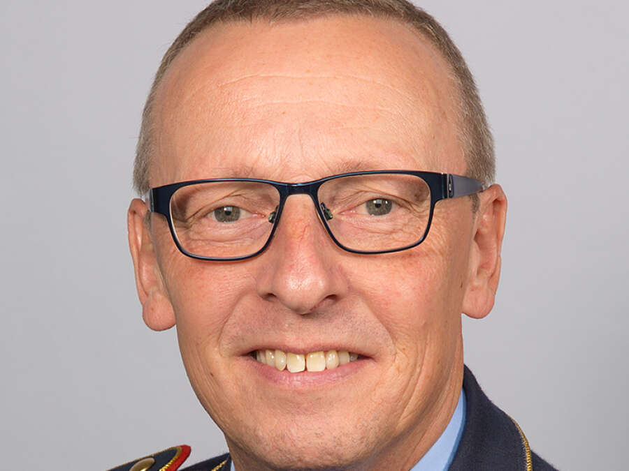 Der Esenser Friedhelm Tränapp ist Personalchef bei der Luftwaffe