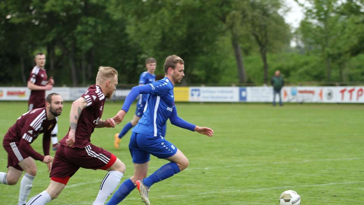 Fußball: FC FW Zetel gewinnt gegen FC Rastede im Pokal