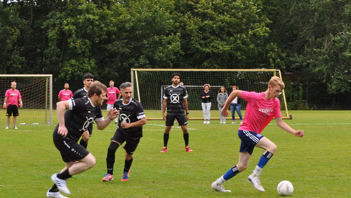 Hafenfußballturnier in Brake: Olenex lädt Firmen zum sportlichen ...