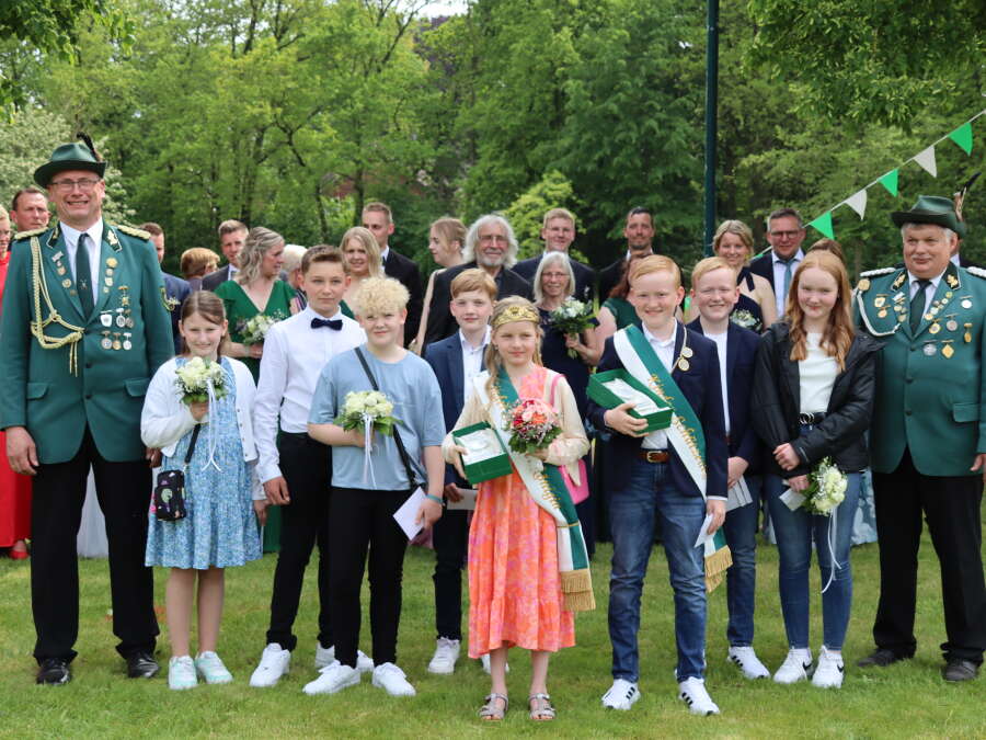 Schützenverein Gehlenberg: Kinderkönigspaar eingesetzt und Reporter geehrt