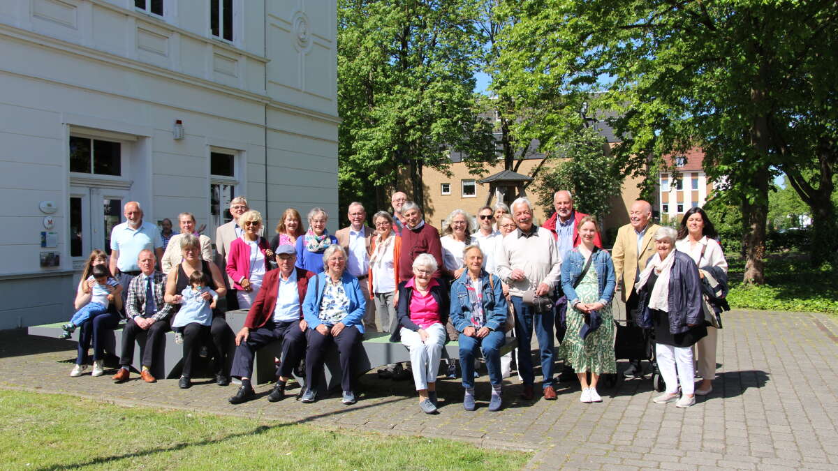 Bei Treffen in Nordenham feiert Familienverband Tantzen 100-jähriges ...