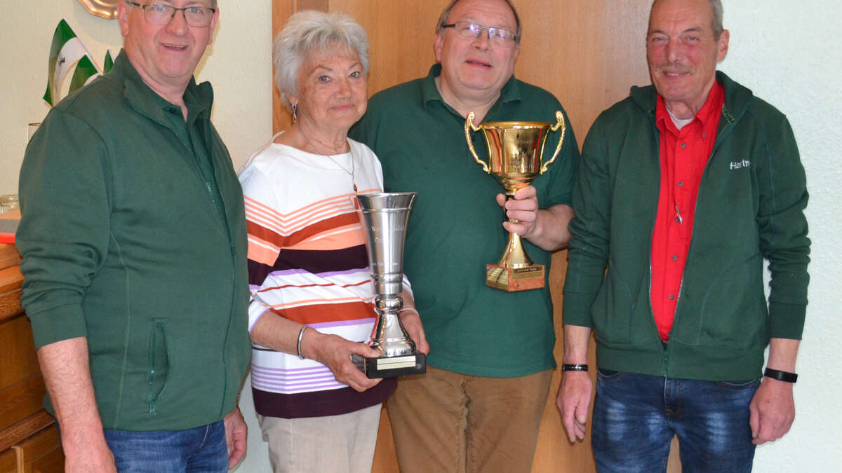 Schützenverein Rönnelmoor: Renate Theiner und Arno Hobbensiefken sichern sich Pokale
