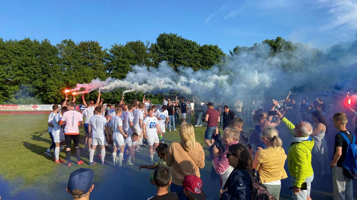Der TSV Riepe ist Meister der Fußball-Ostfrieslandklasse, Staffel 3 und ...