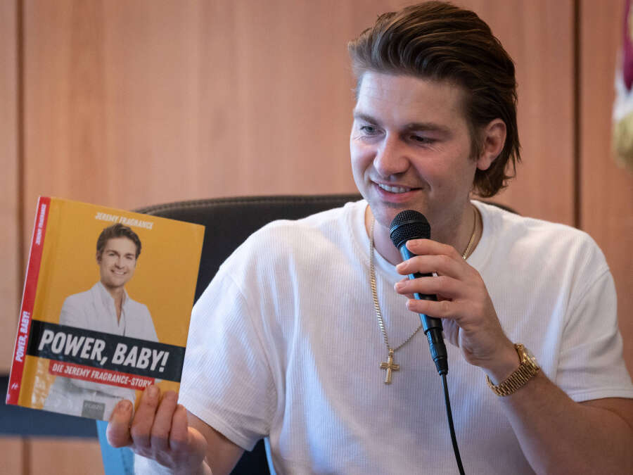 Jeremy Fragrance: Neues Buch „Power, Baby!“ – YouTube-Star aus ...