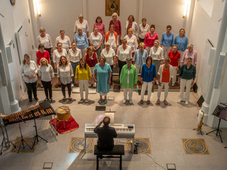 Frauenchor Varel: Choriander feiert unter Thomas Honickel Premiere in ...