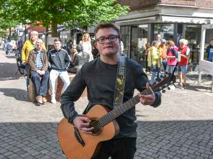 Benefizkonzert: Philipp Theesfeld tritt in Weberei Varel auf