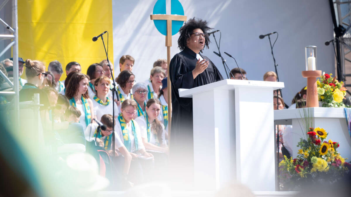 „Gott ist queer“: Nach Predigt auf Kirchentag – Pastor Quinton Caesar ...