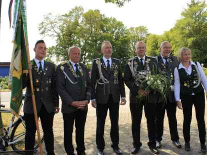 1. Schützen- und Familientag großer Erfolg: Neues Königshaus in Augustfehn-Bokel
