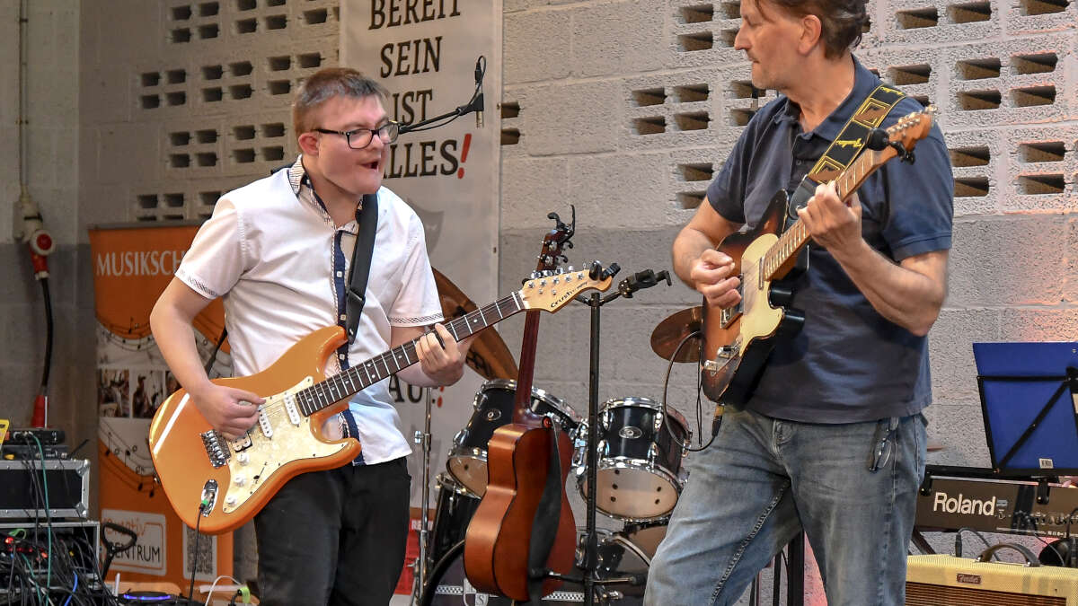 Benefizkonzert in Varel: Phillip Theesfeld und Mitstreiter sorgen für ...