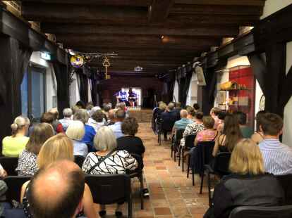David Safier stellt Buch „Solange wir leben“ in Brake vor