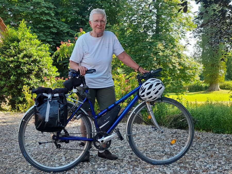 Opportunity International Deutschland: Eine Frau radelt für Afrika und ...