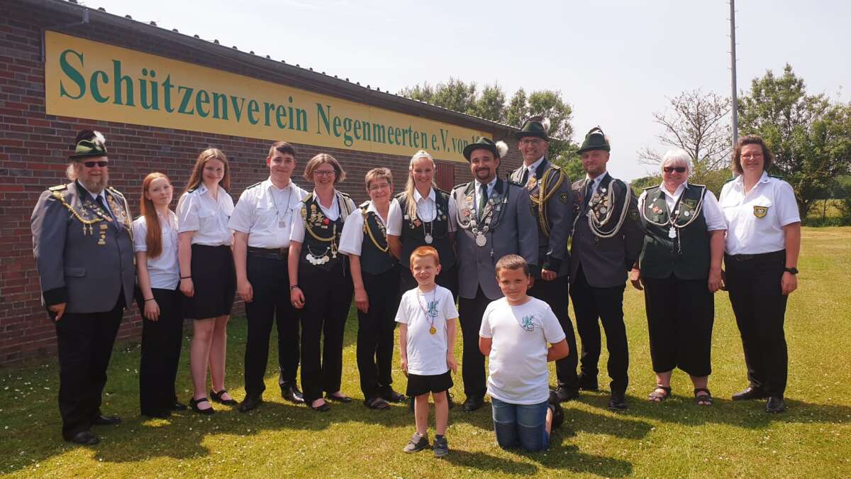 Schützenfest in Negenmeerten: Neues Königshaus um Mense Tolksdorf und ...