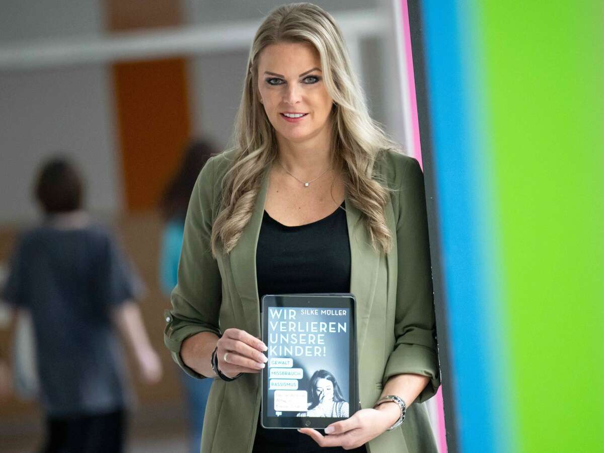 Infoabend LK Oldenburg: Silke Müller hält Vortrag über Gefahren sozialer Netzwerke für Kinder