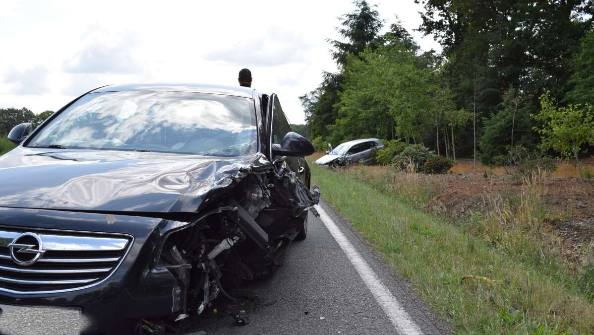 Unfall in Barßel: Zwei Pkw kollidieren frontal auf Friesoyther Straße