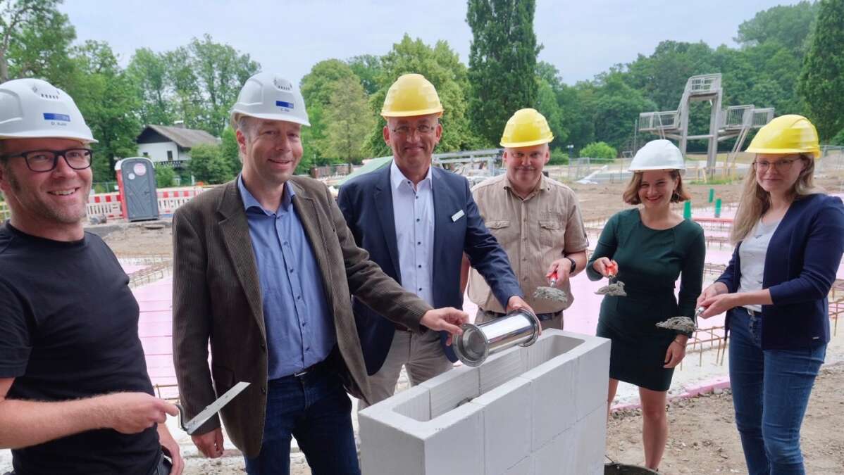 Freibad Rastede: Grundsteinlegung für Sanierung und Neubau ...