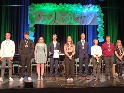 Jeverland: Schülerinnen und Schüler feiern ihren Schulabschluss