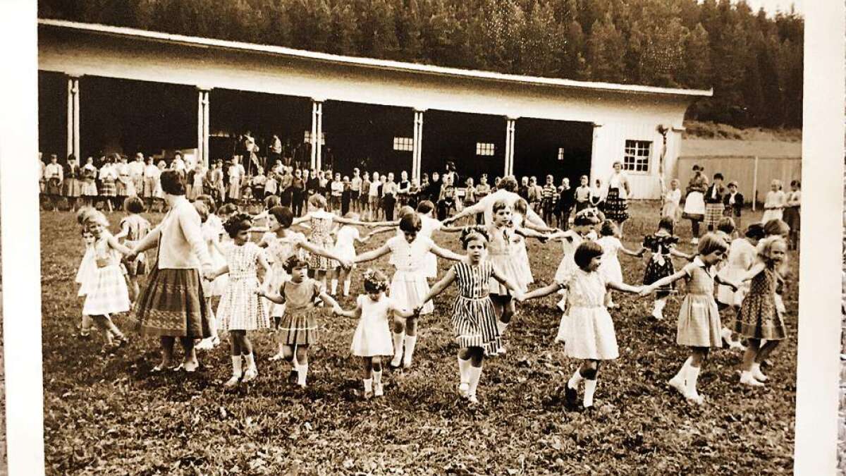 Kinderkuren: Buch von Lena Gilhaus und TV-Doku beleuchten dunkle Seiten ...