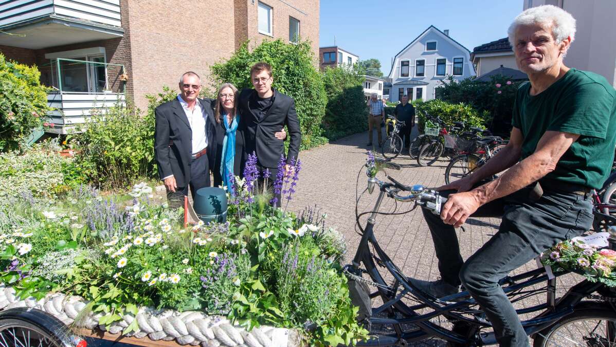 Oldenburg: Trauerzug erweist auf Weg zum Gertrudenkirchhof ...