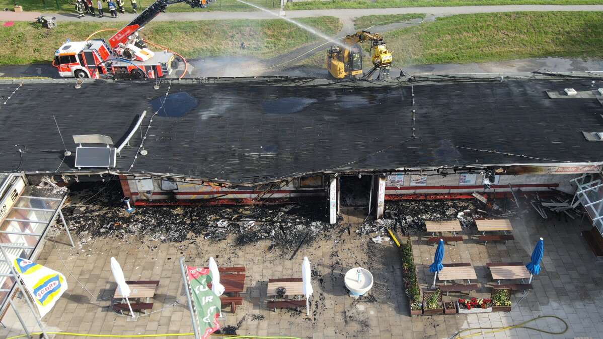 Großbrand in Freibad in Emden: Der Tag nach dem Feuer im Van-Ameren-Bad ...